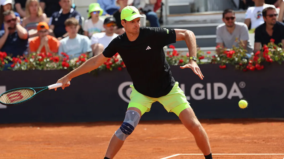 Hurkacz's two-set battle in Rome. The Pole suffered on the court